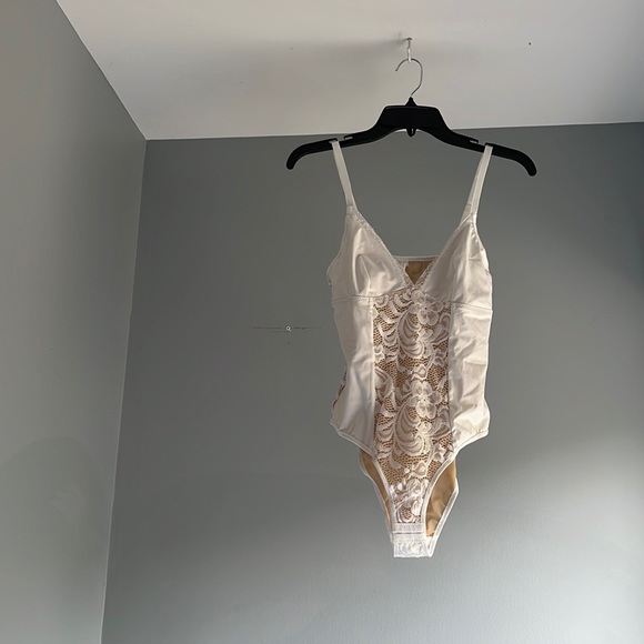 V Lace | Intimates & Sleepwear | New Without Tags Gorgeous White Lace ...